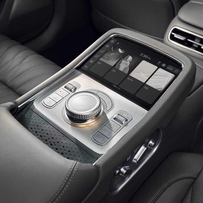 GENESIS G90 Long Wheel Base — Luxury Fullsize Sedan | GENESIS